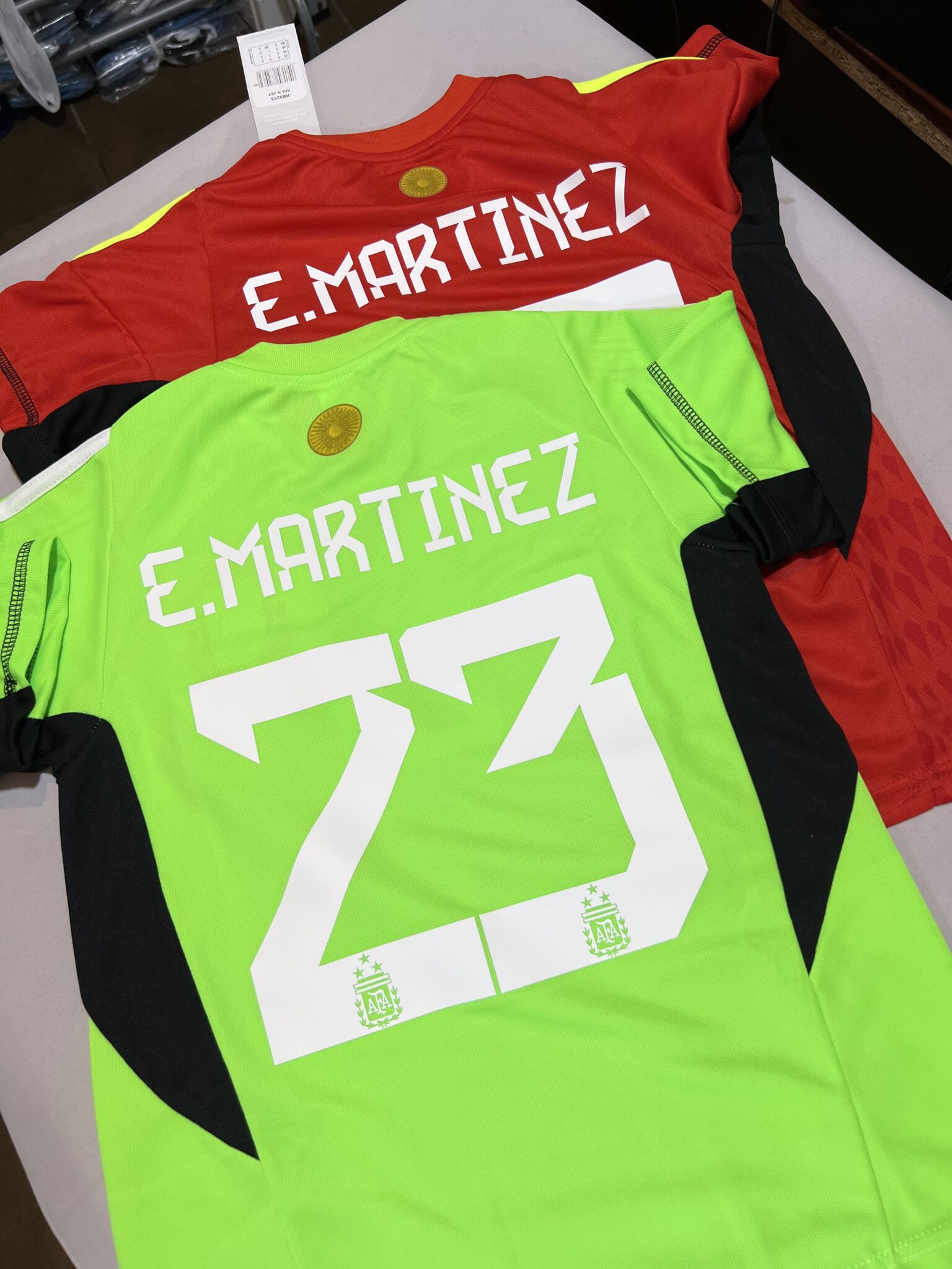 Camiseta AFA 3⭐ Dibu Martinez ROJO **NIÑO** – Empilchame